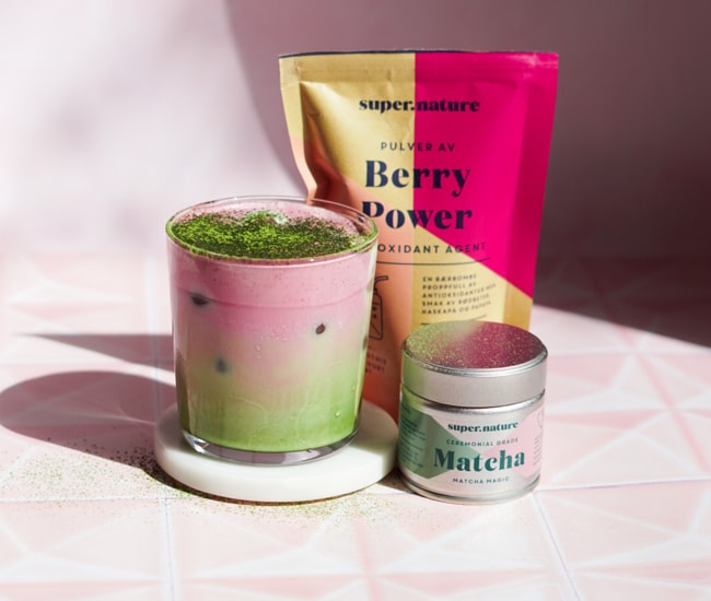 Berry Matcha foam latte - Life